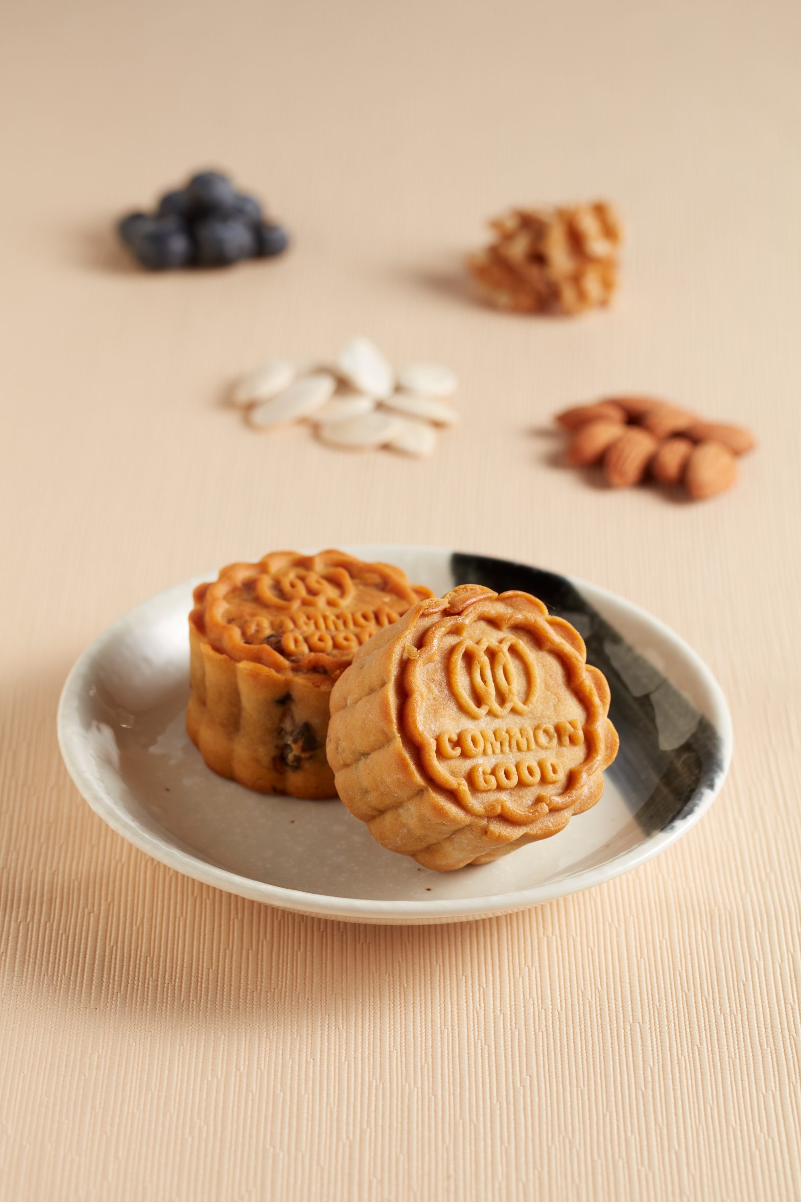 Green-Common-Blueberry-Mixed-Nuts-Mooncake_1 | Liv